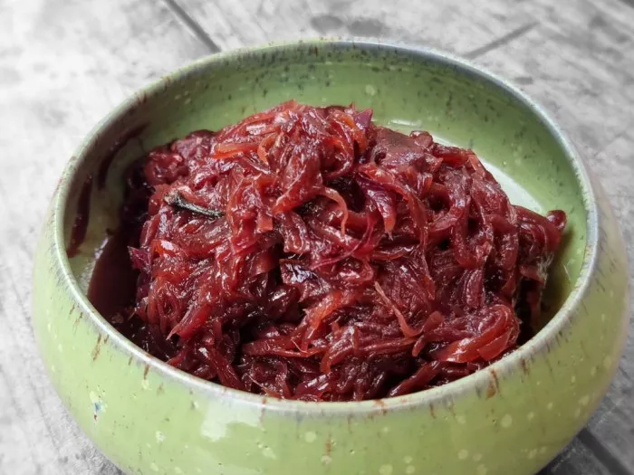 Confit d’oignons rouges maison – recette festive avec foie gras La ...